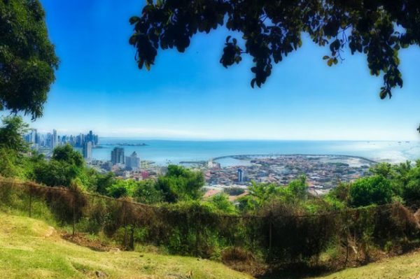 THINGS TO DO IN PANAMA: hike cerro ancon | Vista Cañas